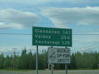 TOK Junction 2号線の交差点を左折してValdezまで254キロ。